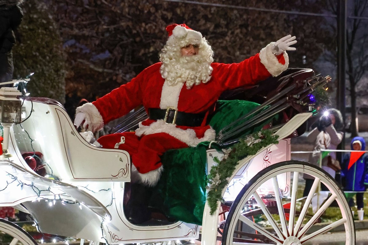 CHRISTMAS PARADE, TREE LIGHTING & FESTIVAL | Travel Guides Free