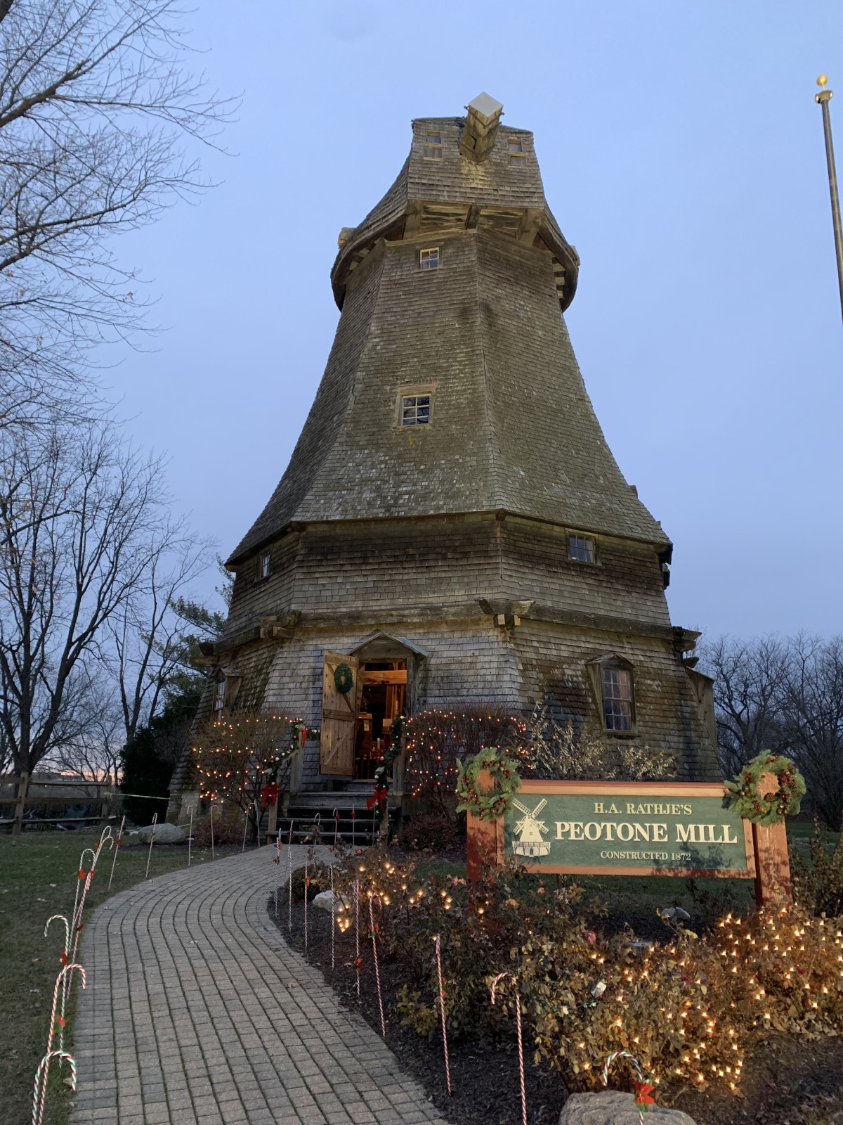 CHRISTMAS IN THE VILLAGE AT PEOTONE MILL | Travel Guides Free